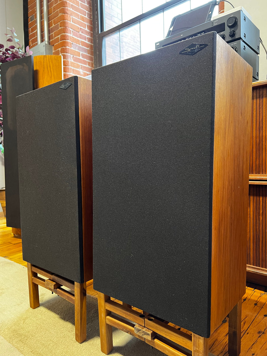 Snell Acoustics Type J-III Speakers, Beautiful Walnut Veneer - SOLD ...